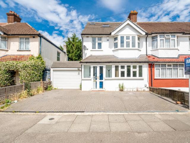 5 bedroom end of terrace house for sale