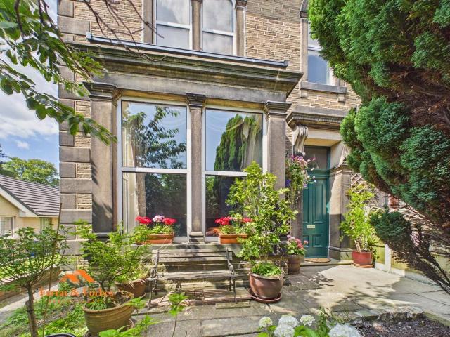 5 bedroom end of terrace house for sale