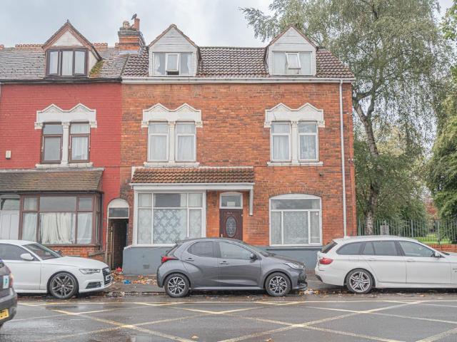 5 bedroom end of terrace house for sale