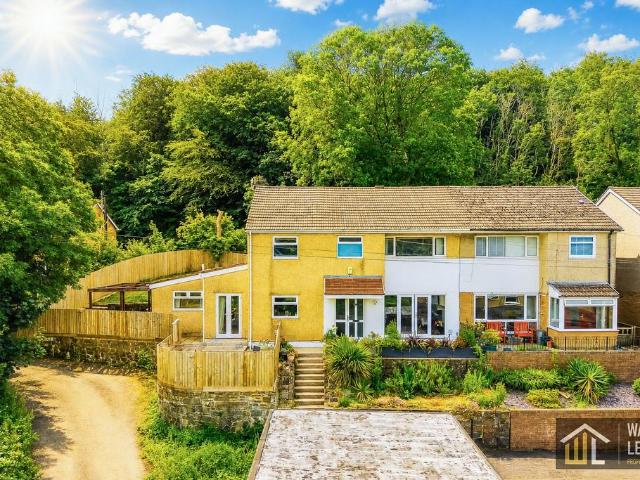 5 bedroom end of terrace house for sale