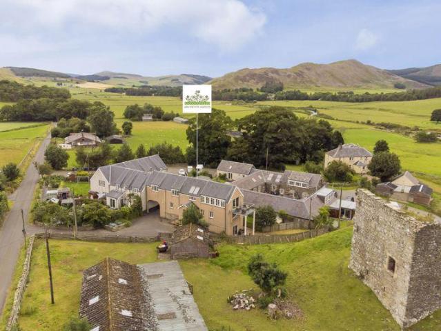 5 bedroom end of terrace house for sale