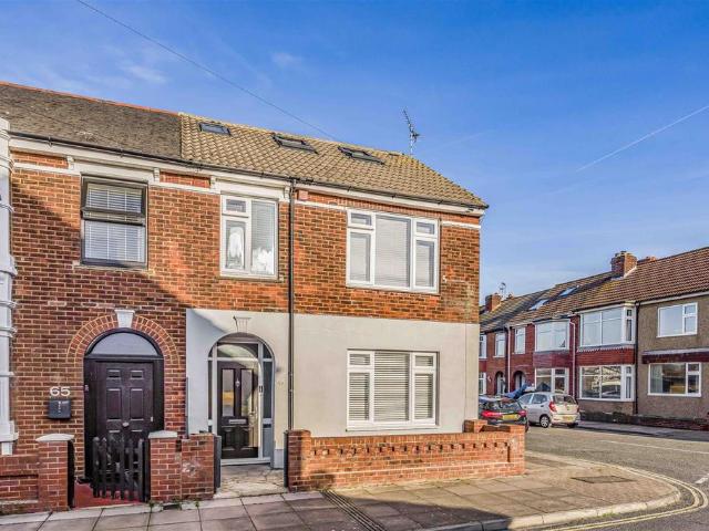 5 bedroom end of terrace house for sale
