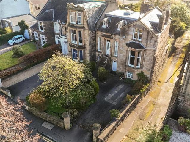 5 bedroom end of terrace house for sale