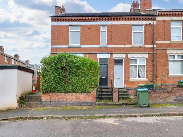 5 bedroom end of terrace house for sale
