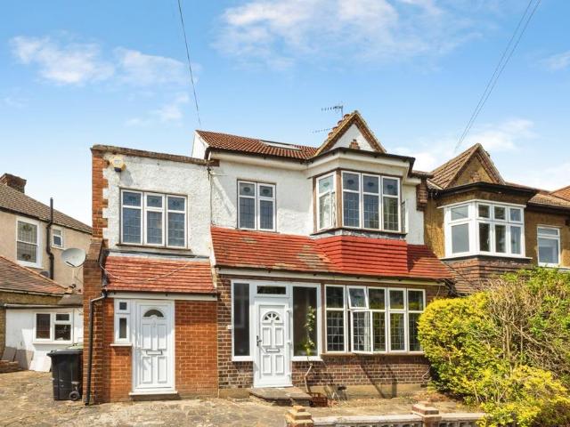 5 bedroom end of terrace house for sale