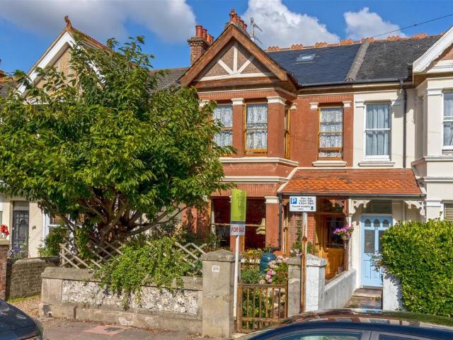 4 bedroom end of terrace house for sale