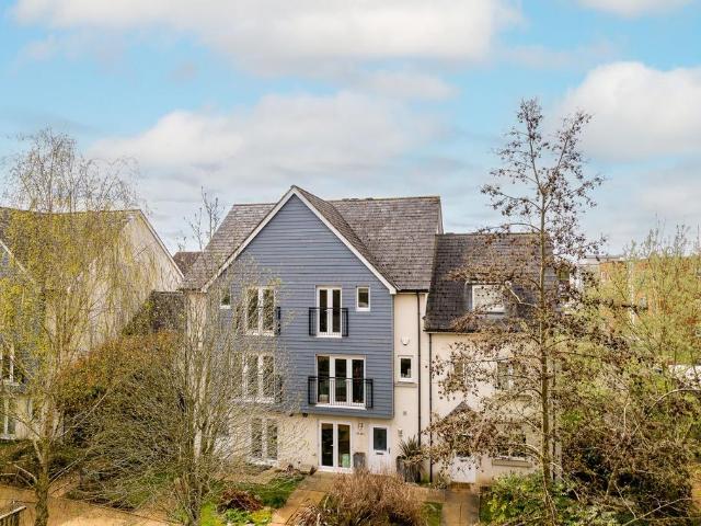 5 bedroom terraced house for sale