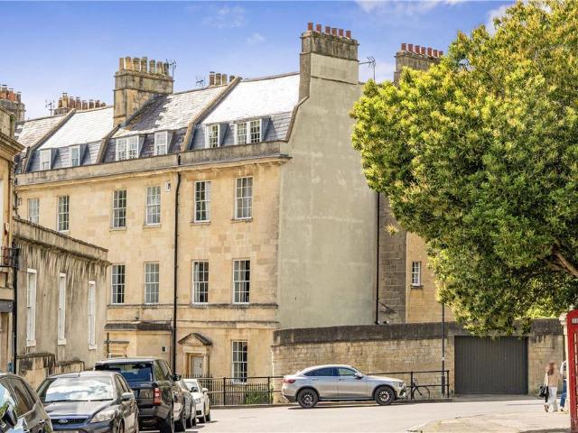 5 bedroom end of terrace house for sale