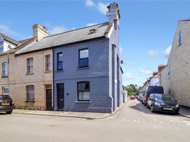 5 bedroom end of terrace house for sale