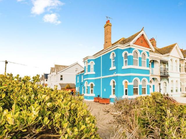 5 bedroom end of terrace house for sale