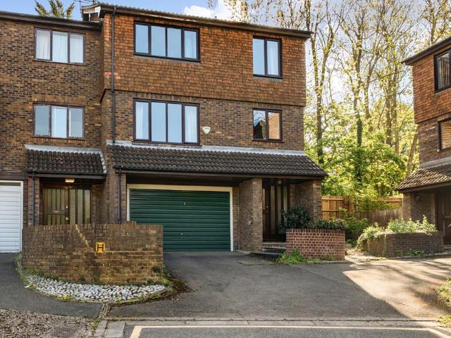 5 bedroom end of terrace house for sale