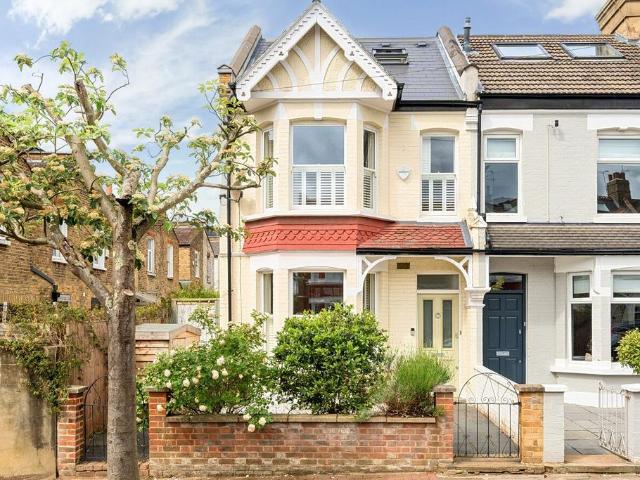 5 bedroom end of terrace house for sale