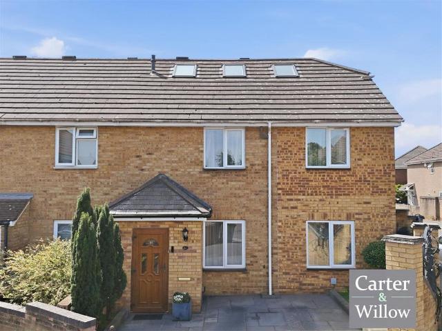5 bedroom end of terrace house for sale