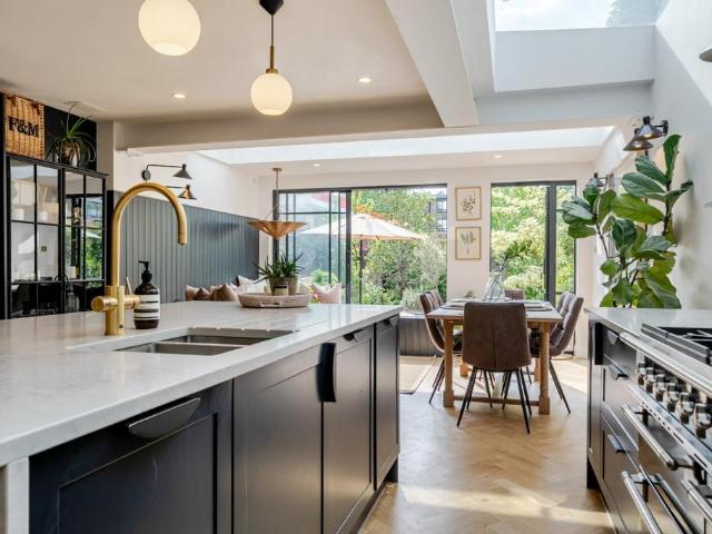 5 bedroom end of terrace house for sale