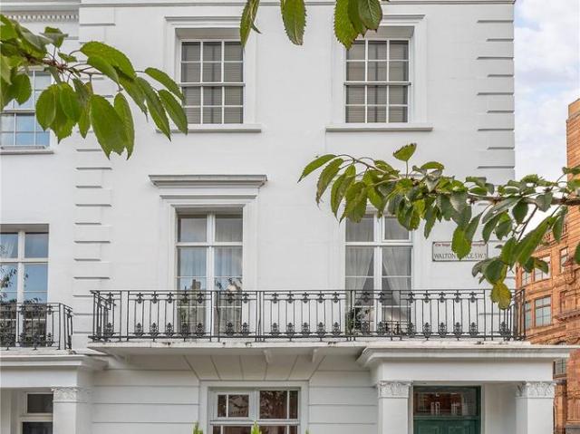 5 bedroom end of terrace house for sale