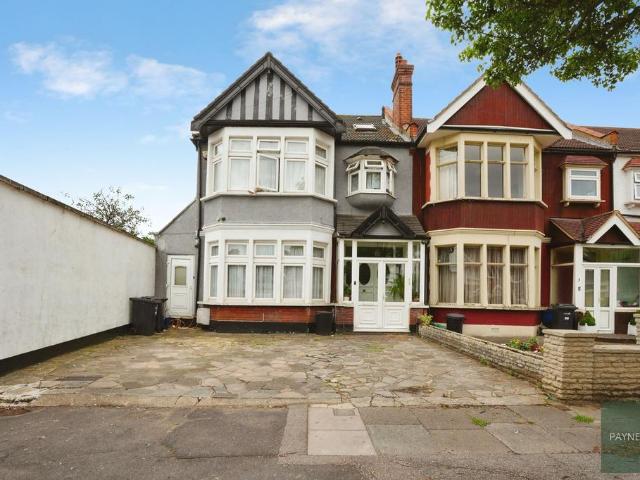 5 bedroom end of terrace house for sale