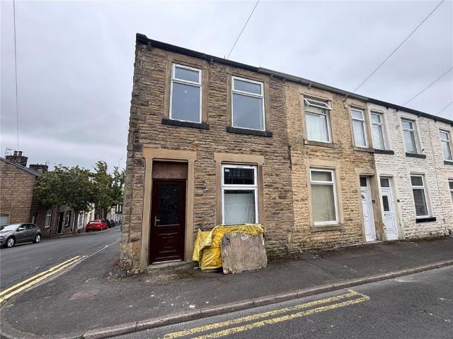 5 bedroom end of terrace house for sale