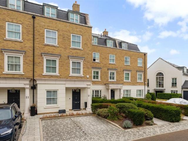 5 bedroom end of terrace house for sale