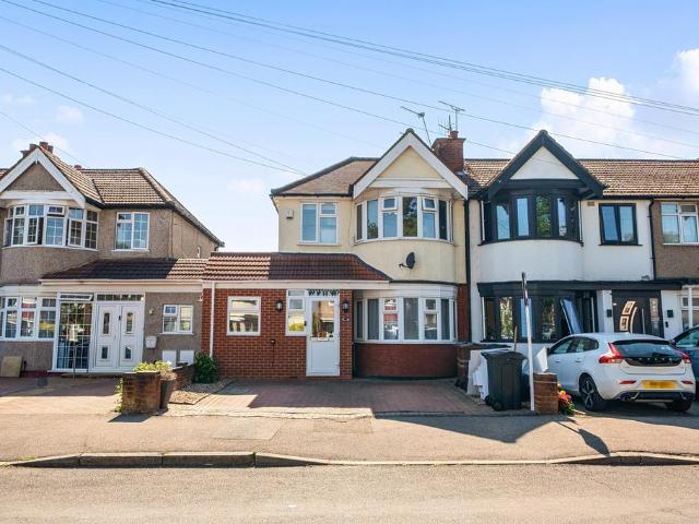 5 bedroom end of terrace house for sale