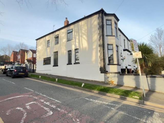 5 bedroom end of terrace house for sale