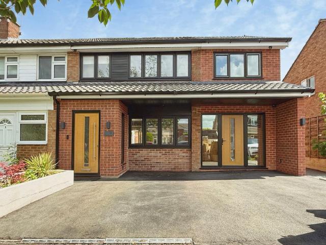 5 bedroom end of terrace house for sale