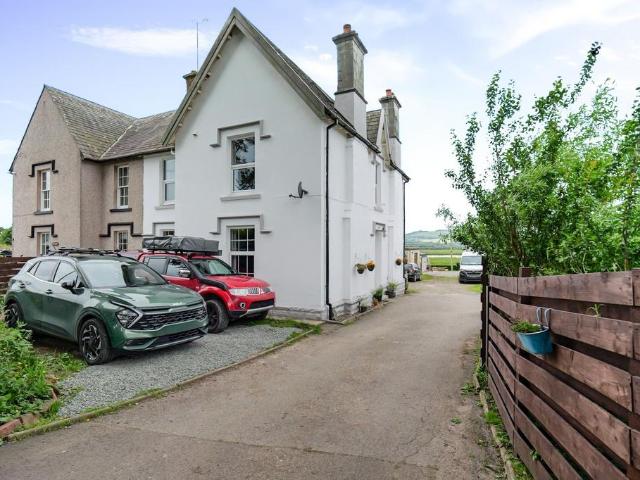 5 bedroom end of terrace house for sale