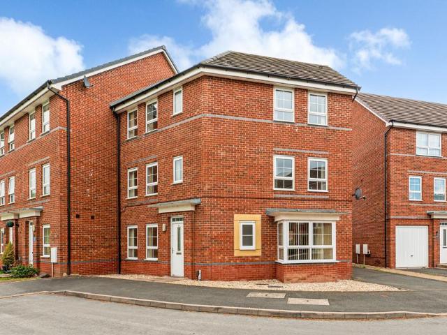 5 bedroom end of terrace house for sale