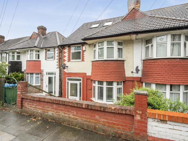 5 bedroom end of terrace house for sale