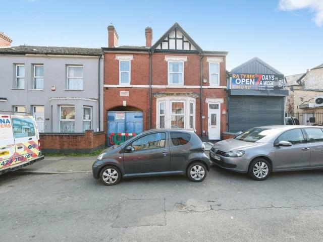 5 bedroom end of terrace house for sale