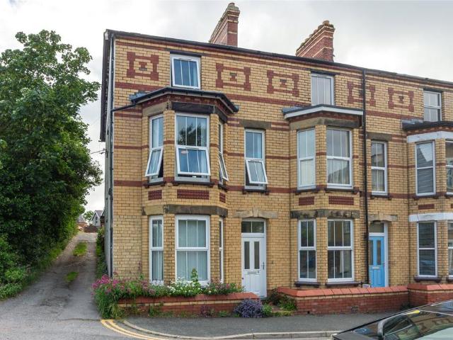5 bedroom end of terrace house for sale