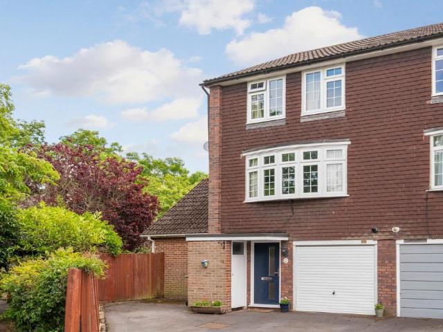 5 bedroom end of terrace house for sale