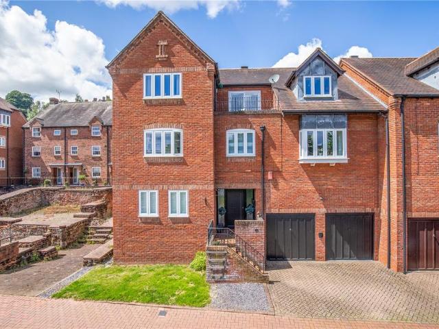 5 bedroom end of terrace house for sale