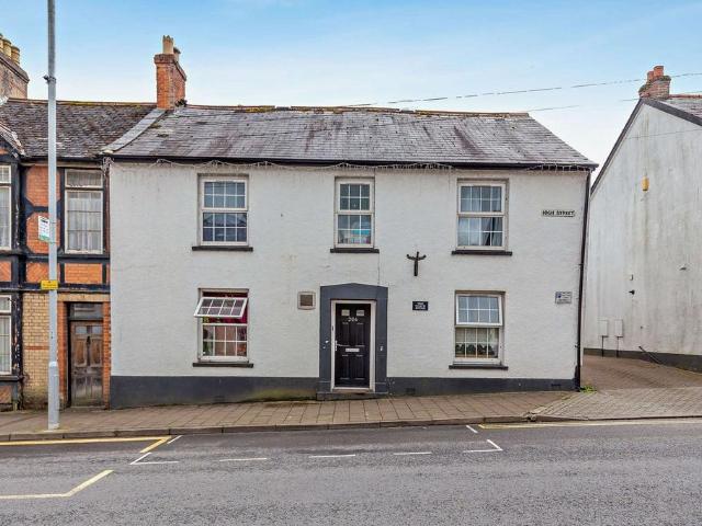 5 bedroom end of terrace house for sale
