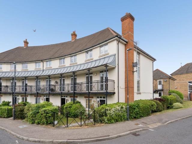 5 bedroom end of terrace house for sale