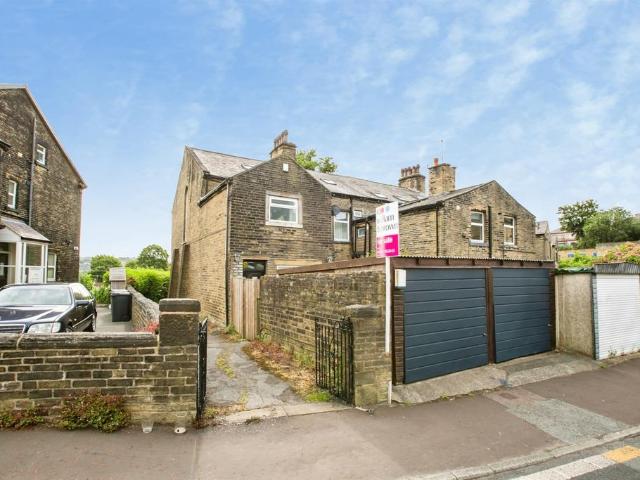 5 bedroom end of terrace house for sale
