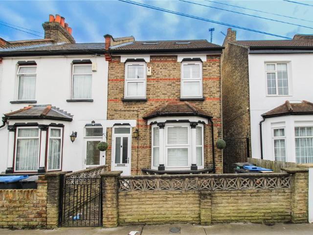 5 bedroom end of terrace house for sale