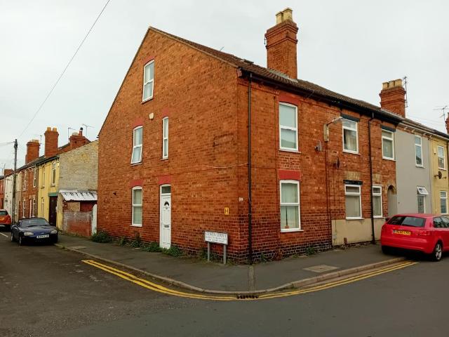 5 bedroom end of terrace house for sale