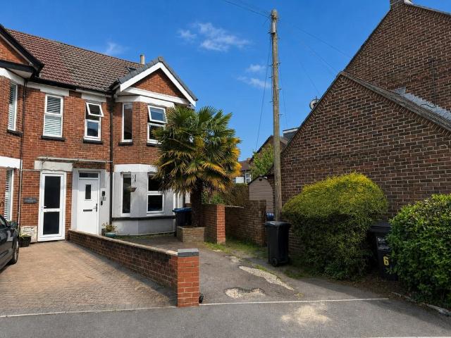 5 bedroom end of terrace house for sale