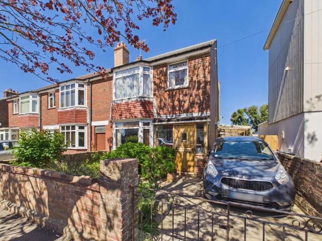 5 bedroom end of terrace house for sale