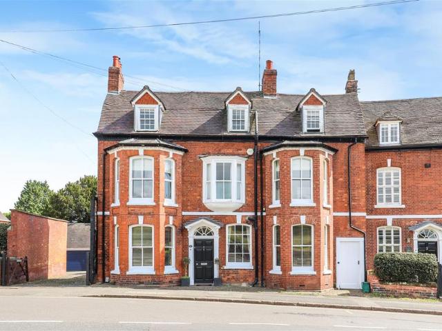 5 bedroom link detached house for sale