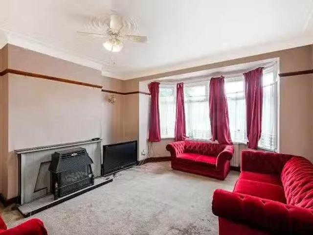 5 Bedroom End Of Terrace House For Sale In Corbett Road, Wanst.