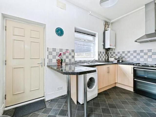 5 bedroom end of terrace house for sale in Claypole Road, Nottingham, Nottinghamshire, NG7