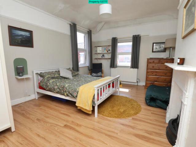 5 bedroom end of terrace house for sale in Aigburth Road, Liverpool, L17
