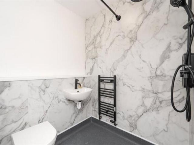 5 bedroom end of terrace house for sale in Aubrey Avenue, London Colney, St. Albans, Hertfordshire, AL2