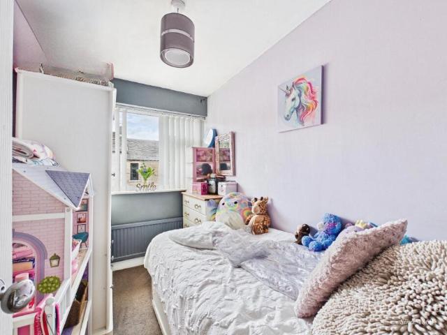 6 bedroom end of terrace house for sale in Bottomley Street, Buttershaw, Bradford, West Yorkshire, BD6