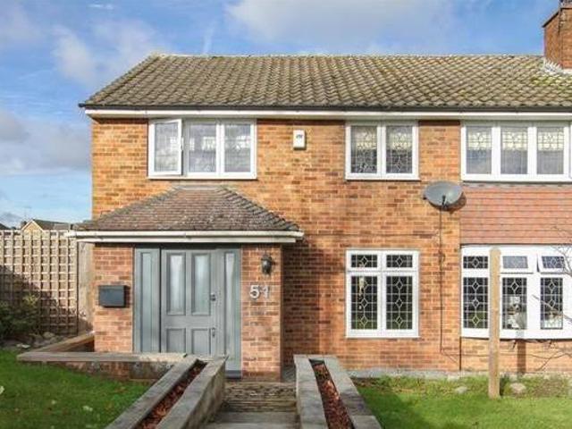 5 bedroom end of terrace house for sale in Barn Mead Doddinghurst Brentwood CM15
