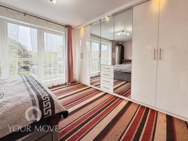 5 bedroom end of terrace house for sale in Brunel Way, Dartford, DA1