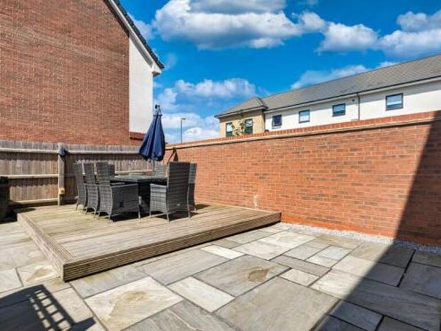 5 bedroom end of terrace house for sale in Brosse Crescent, Glebe Farm, MK17