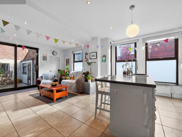 5 bedroom end of terrace house for sale in Greenbank Road, Liverpool, L18