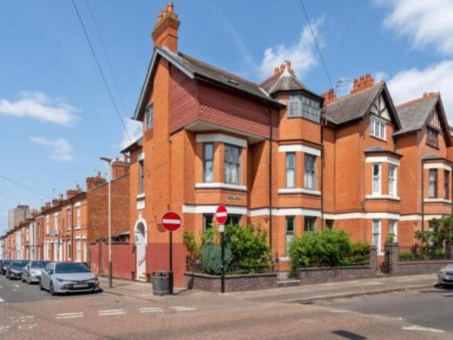 5 bedroom end of terrace house for sale in Darley Street, Leicester, Leicestershire, LE2